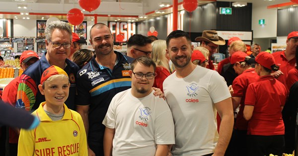 Titans cheer on as Aaron joins the team at Palm Beach Coles | Titans